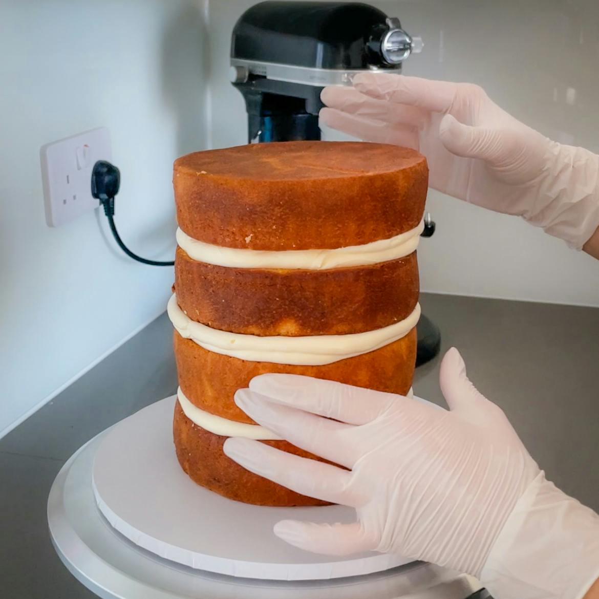How to Frost a Rainbow Cake | LoveCrafts