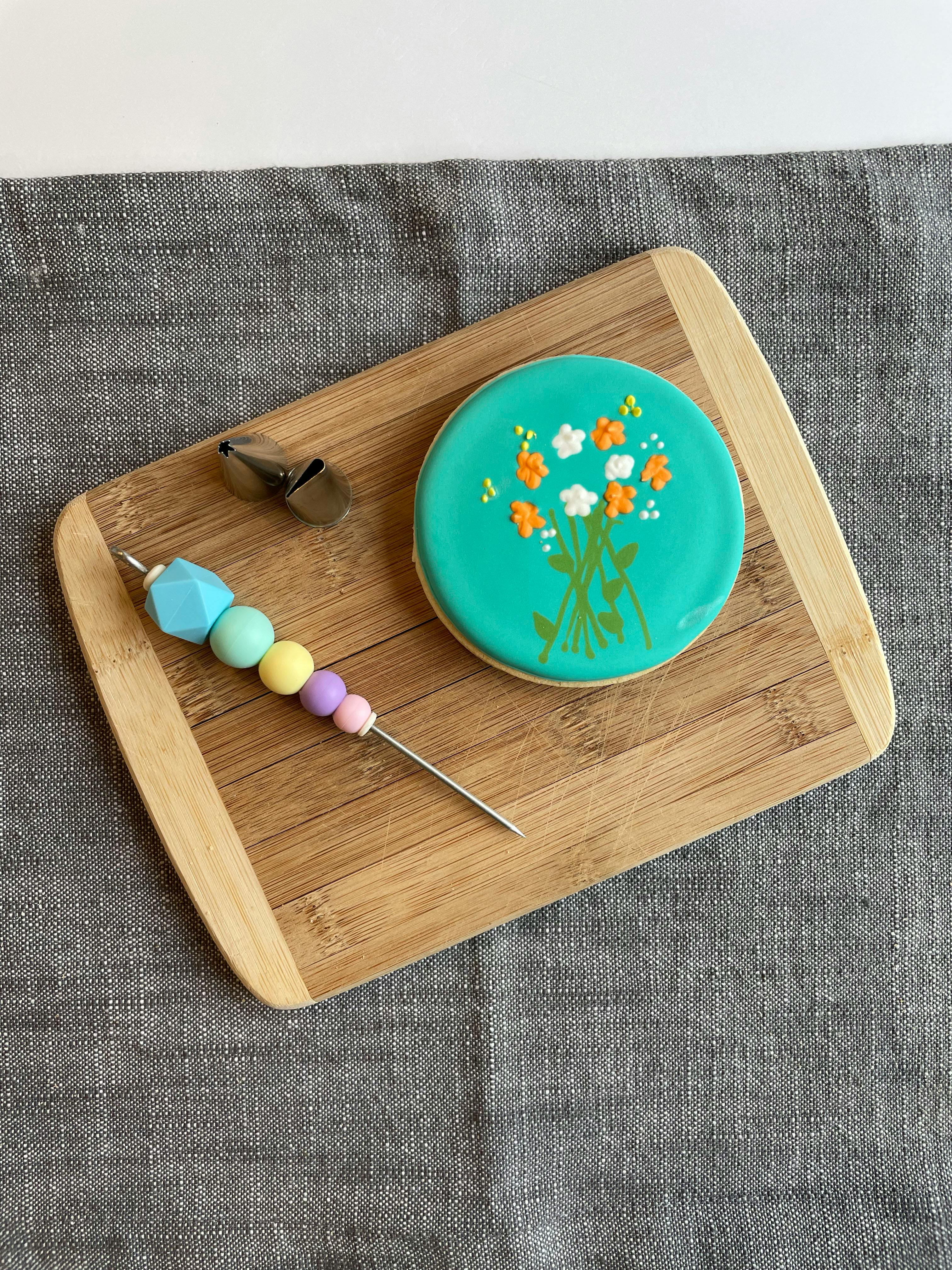 How to Ice Cookies with Royal Icing | LoveCrafts