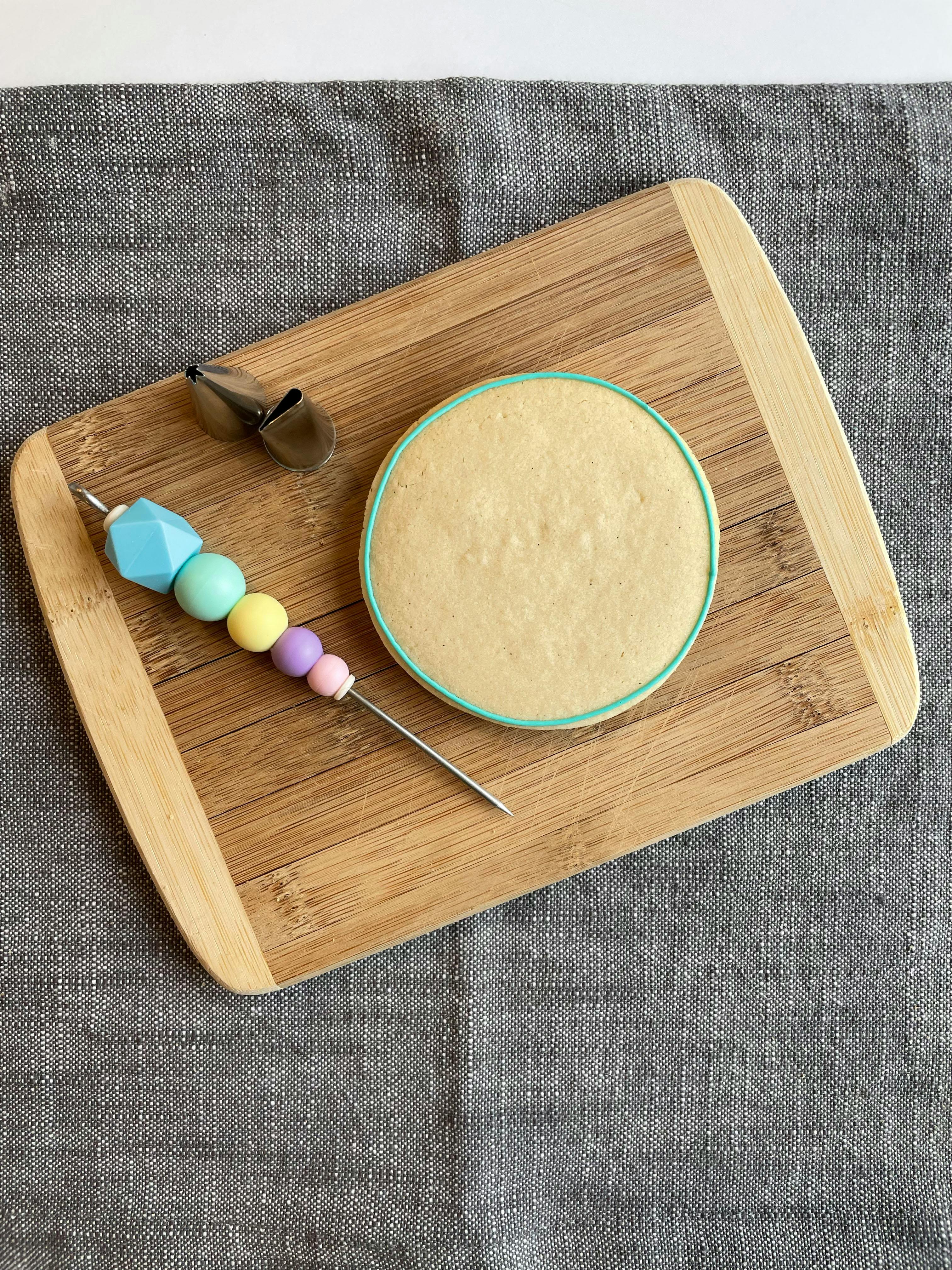 How to Ice Cookies with Royal Icing | LoveCrafts