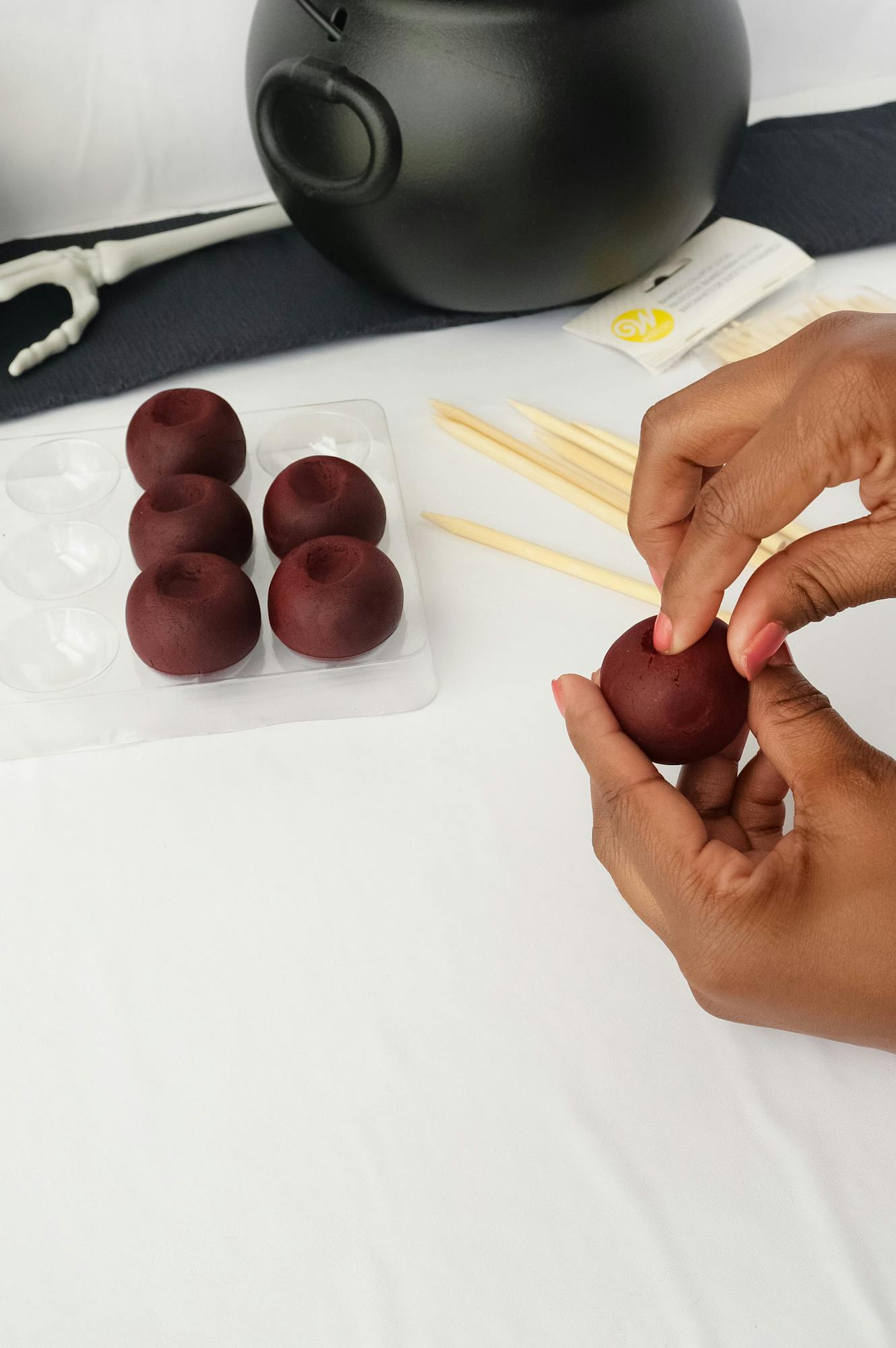 How To Make Candy Apple Cake Pops | LoveCrafts