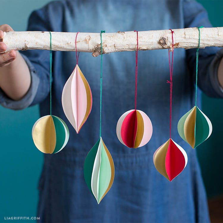 26 Best DIY Christmas Decorations for 2021 | LoveCrafts
