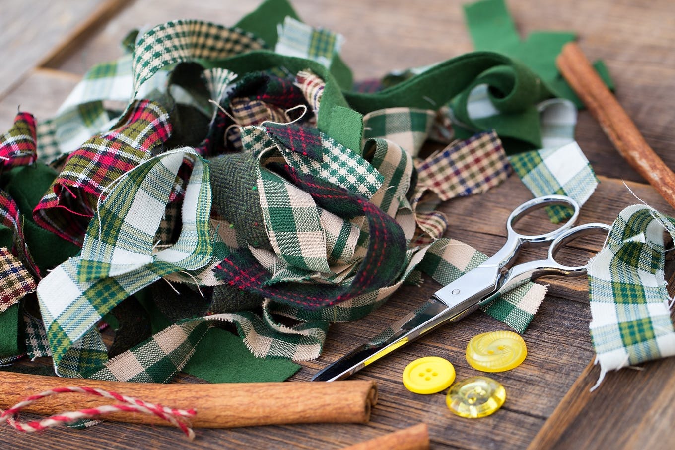 26 Best DIY Christmas Decorations for 2021 | LoveCrafts