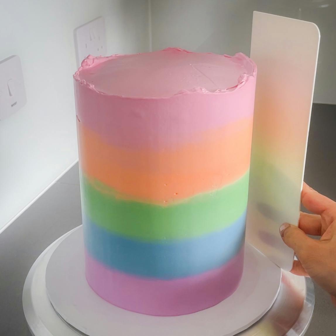 How to Frost a Rainbow Cake | LoveCrafts