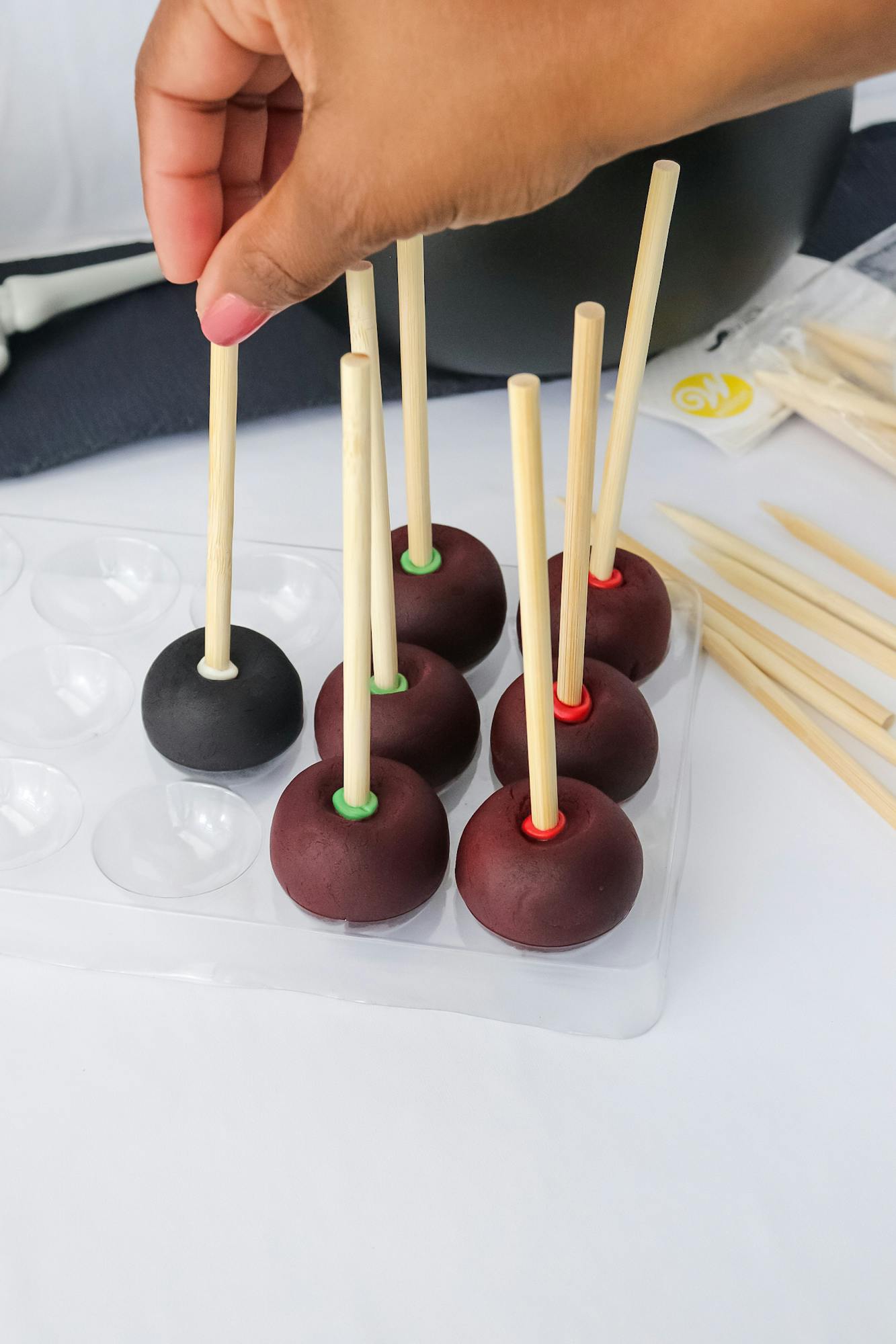 How To Make Candy Apple Cake Pops | LoveCrafts