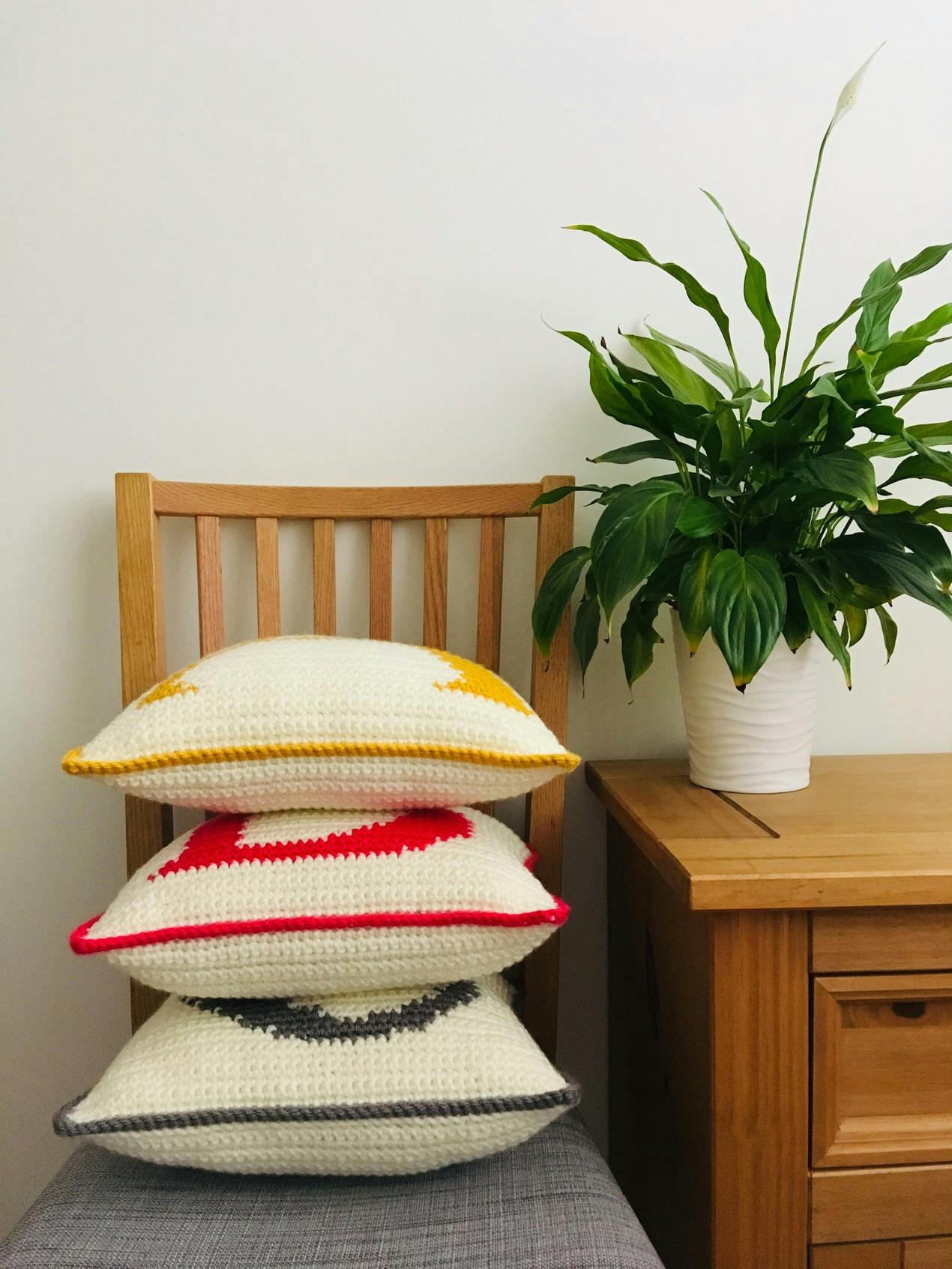 Learn how to crochet intarsia Alphabet Cushions with Chloe Bailey ...