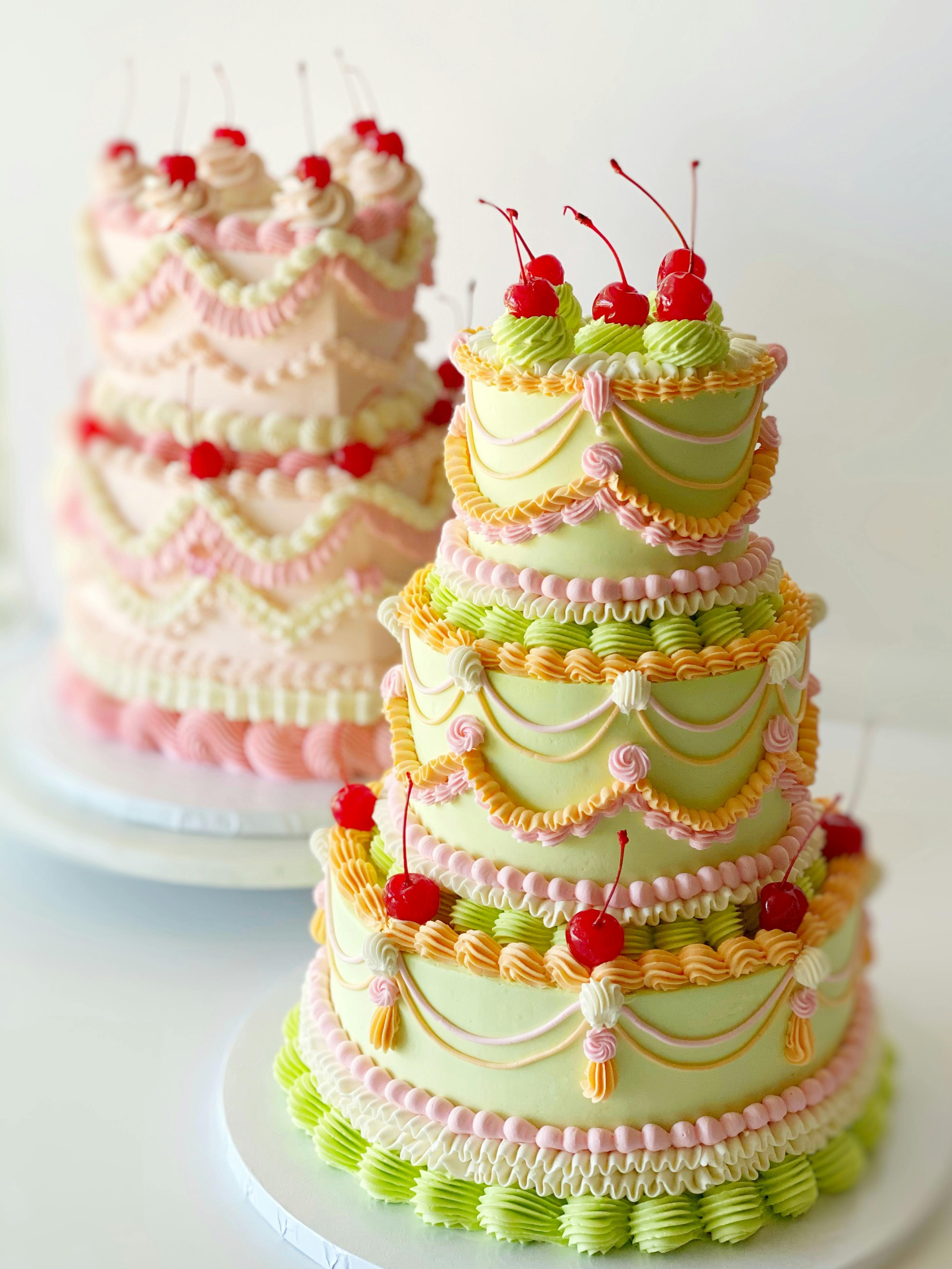 Vintage Tiered Cake Tutorial | LoveCrafts